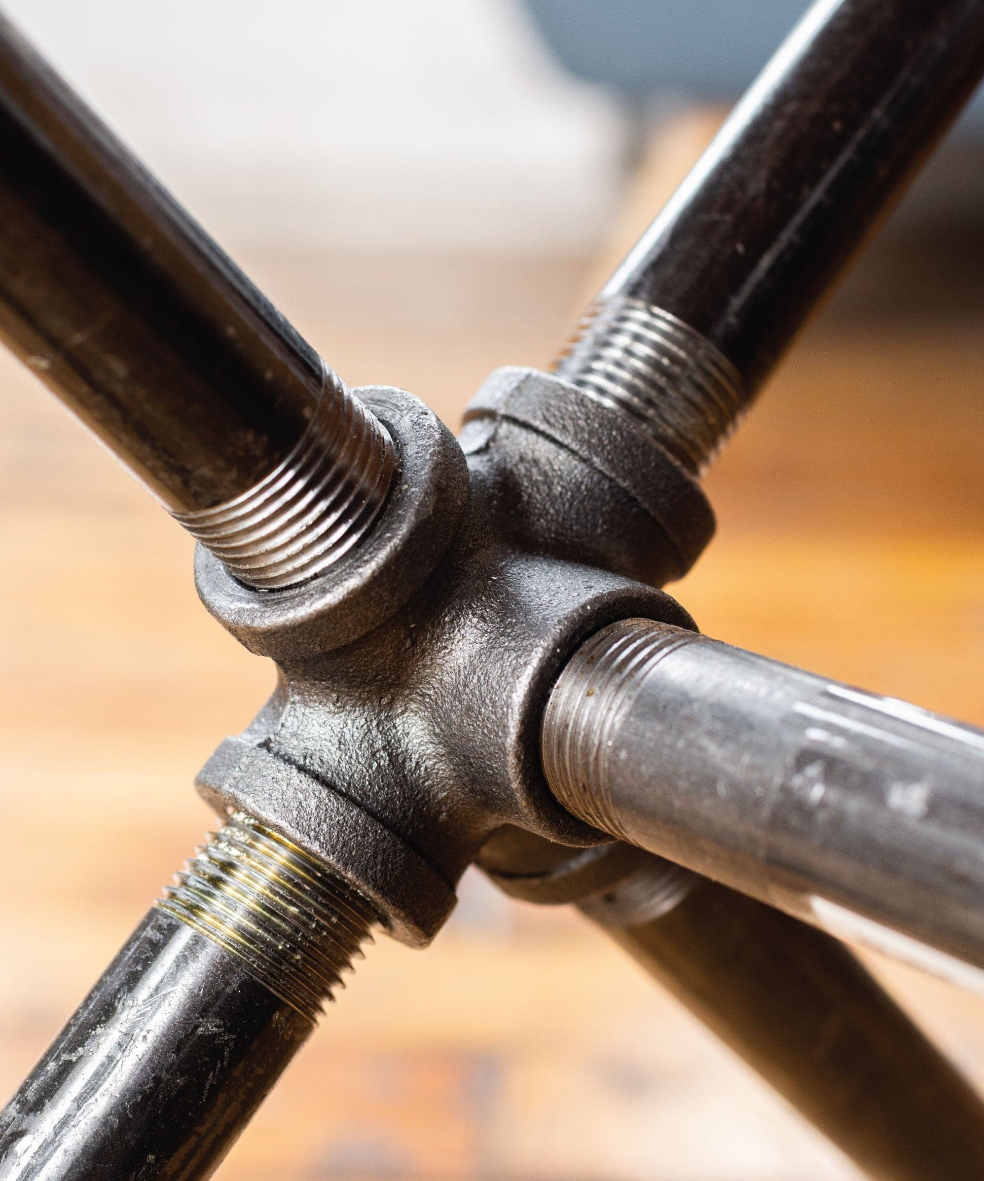 Criss Cross End Table | Industrial Steel | PIPE DECOR