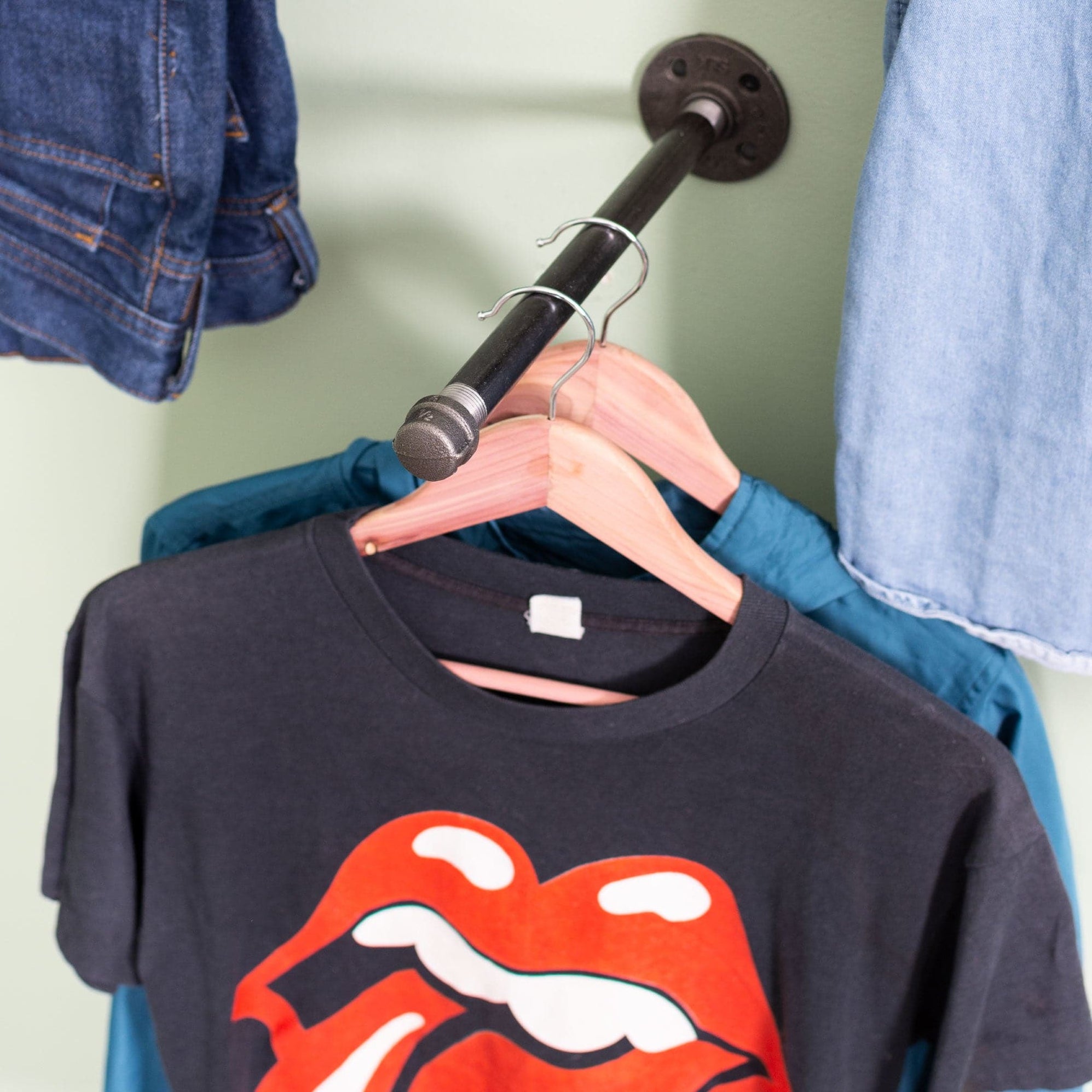 1/2 in. x 12 in. Clothing Hanging Bracket Kit, 4 Pack — PIPE DECOR